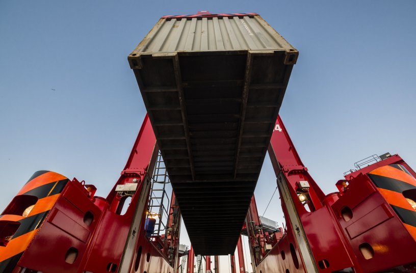 Kalmar receives a repeat order of hybrid straddle carriers from DP ...