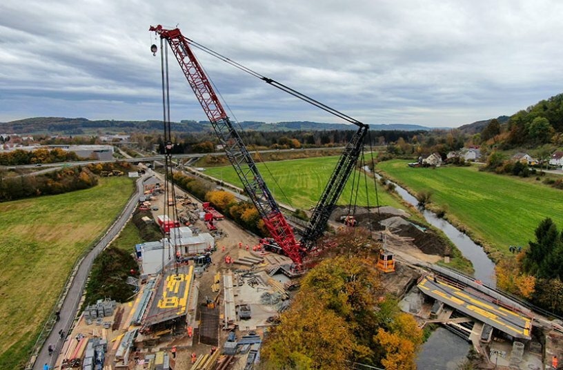 RIGA MAINZ replaces old railway bridge with Liebherr crawler crane LR ...