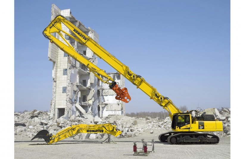 Komatsu’s K100 boom change system for PC490HRD-11 in action at bauma ...