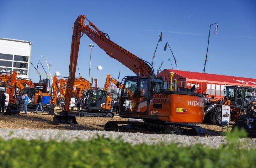 Hitachi presents new ZX130LCN-7 super long front excavator | LECTURA Press