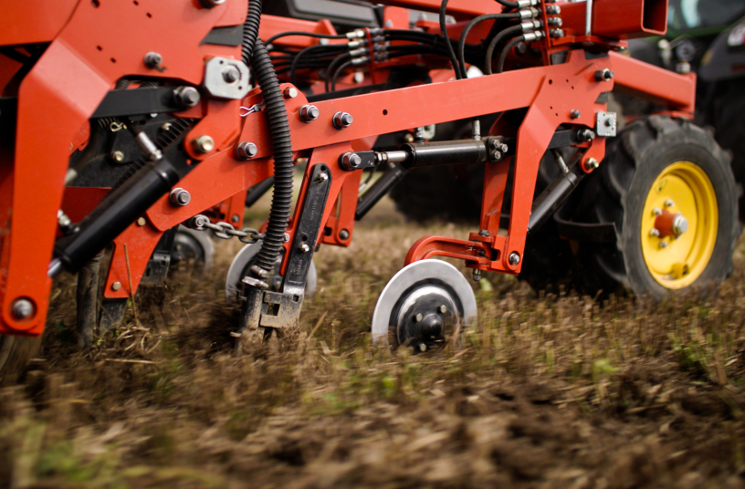 World-premiere of the new Väderstad Seed Hawk 600-900C at Agritechnica ...