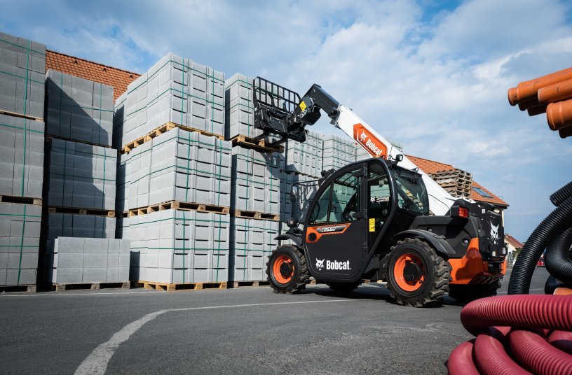 Bobcat Reveals Super Compact Telehandler and Company’s Most Powerful ...