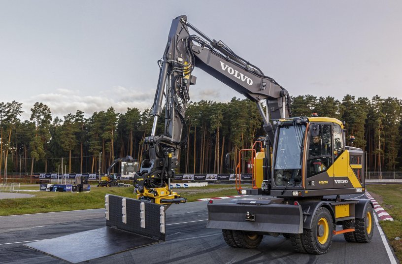 Volvo CE helps elevate motorsport safety with electric car recovery ...