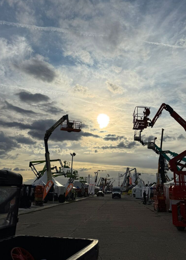 Haulotte booth Vertikal Days 2025 | LECTURA Press