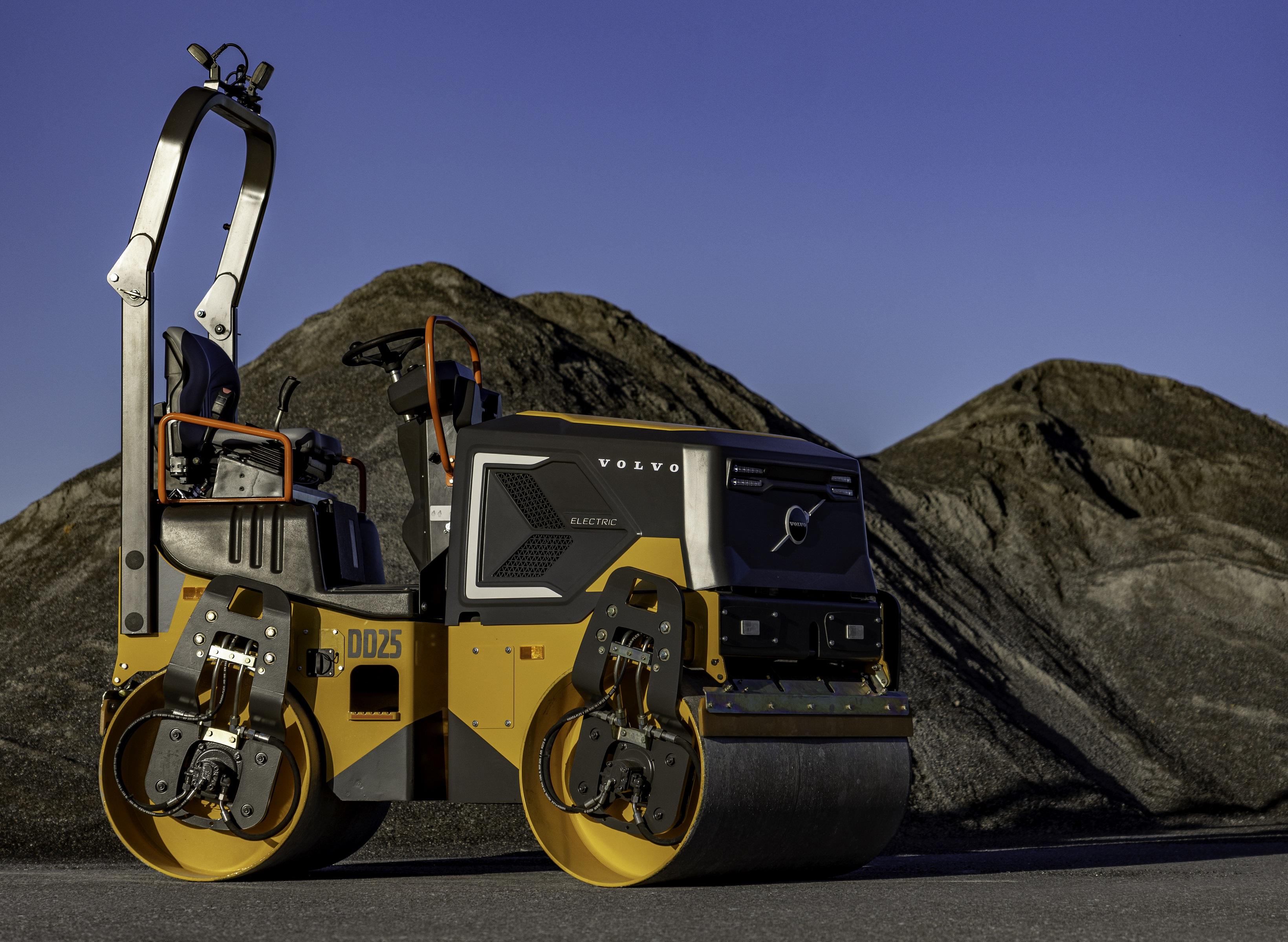 The DD25 Electric is the first Volvo CE produced electric machine ...