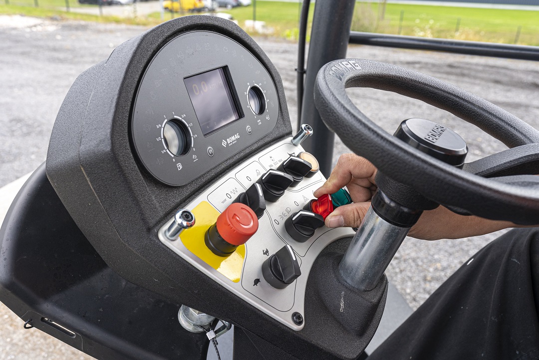 Intuitive and self-explanatory: the control unit of the new SL line ...