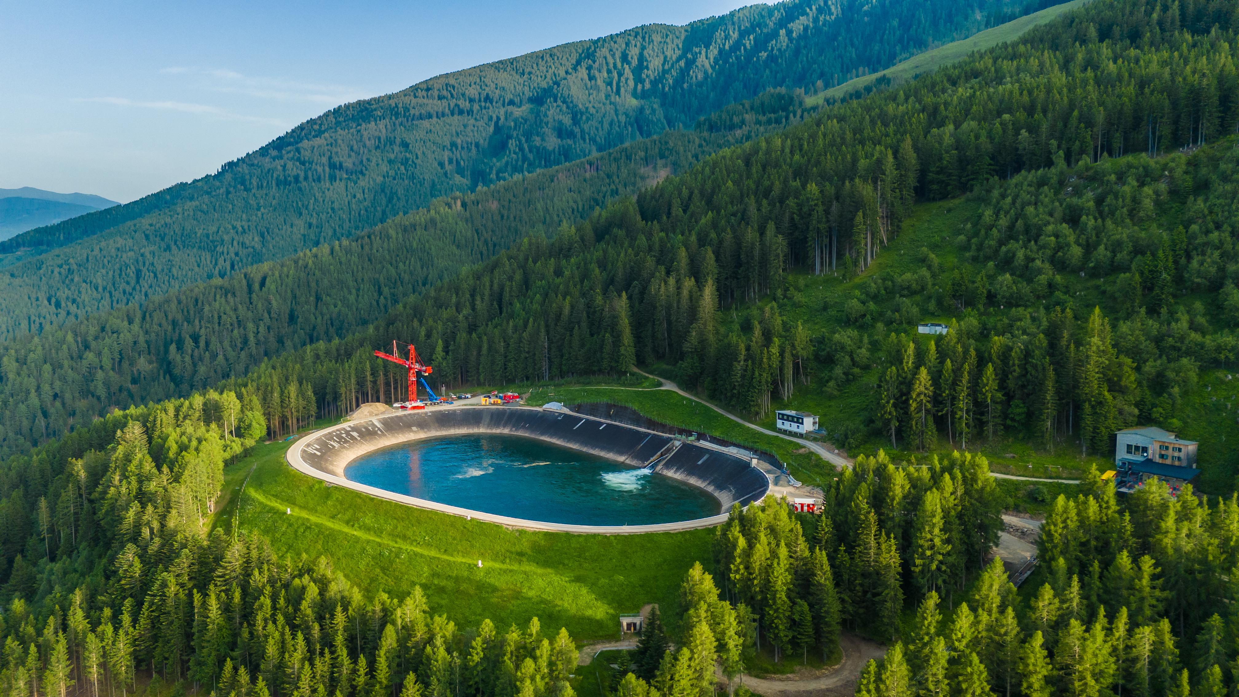 Wolffkran Austria deploys powerhouse for reservoir clean-up | LECTURA Press